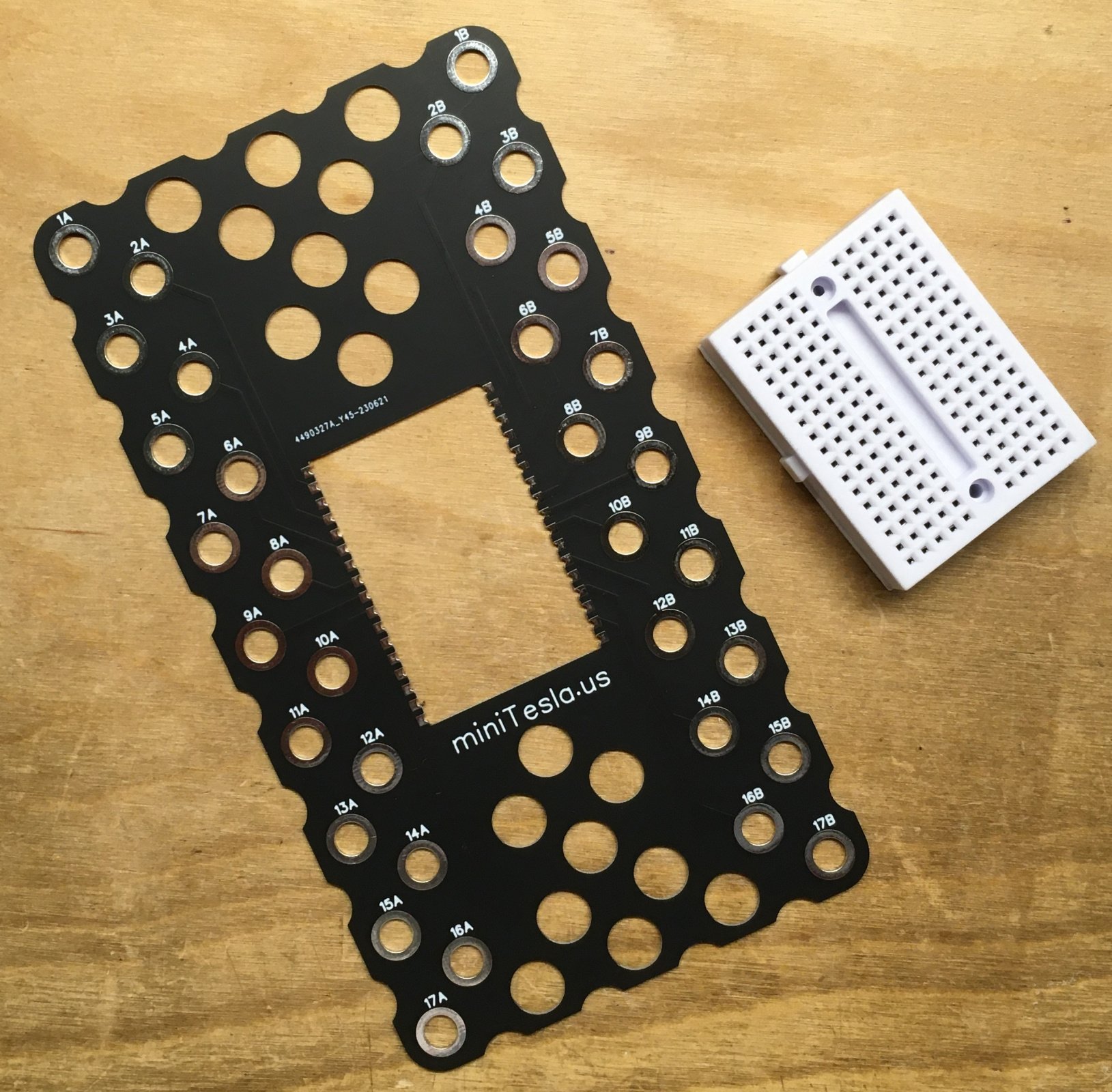 Mini Breadboard Breakout kit by miniTesla : Lybrary.com
